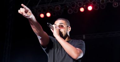 5 HUGE Stage Presence Tips For Singers - Music Industry How To