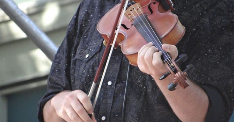 Fiddle Vs Violin - What’s The Difference? - Music Industry How To