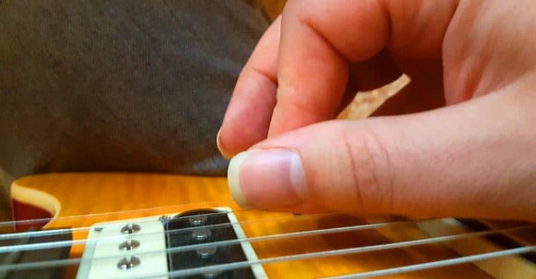 How To Hold A Guitar Pick Correctly (For Strumming, Speed & The Like ...