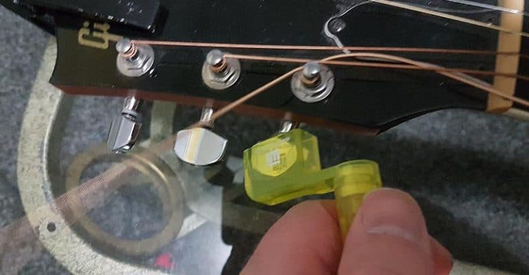How To Restring An Acoustic Guitar; Easily Change Your Guitar Strings ...