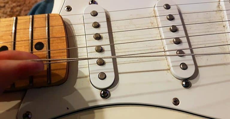 How To Restring An Electric Guitar Properly - Music Industry How To