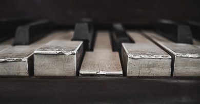 How To Fix Piano Keys Sticking And Why They Stick - Music Industry How To