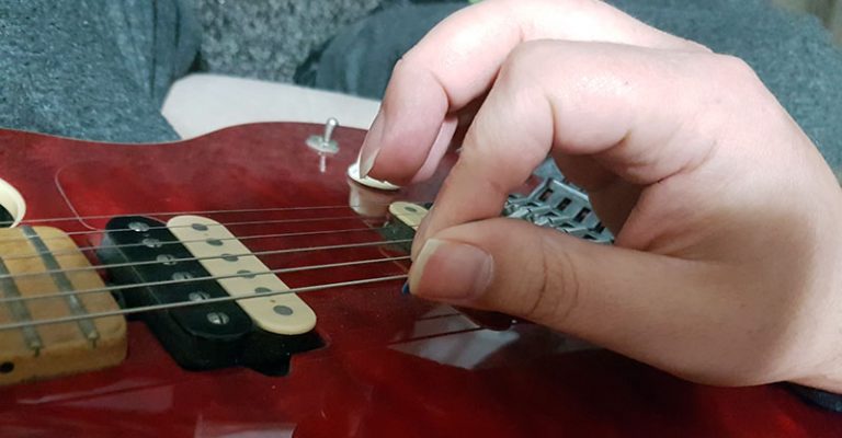 How To Strum A Guitar, Includes Guitar Strumming Pattern Examples ...