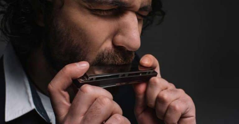 How to Breathe While Playing Harmonica: 8 Breathing Techniques - Music ...
