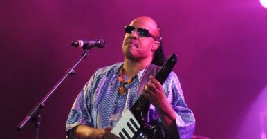 What Is R&B Music? With 7 Top Examples & History - Music Industry How To