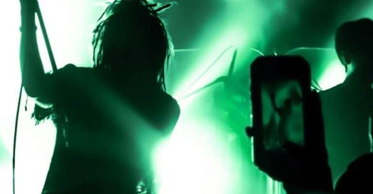 What Is Reggae Music? With 7 Top Examples & History - Music Industry How To