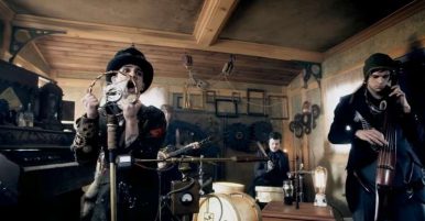 What Is Emo Music? With 9 Top Examples & History - Music Industry How To