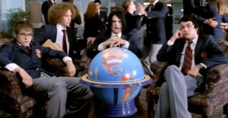 What Is Emo Music? With 9 Top Examples & History - Music Industry How To