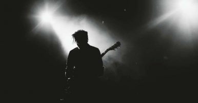 What Is Grunge Music? With 7 Top Examples & History - Music Industry How To