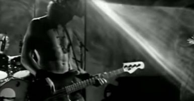 What Is Grunge Music? With 7 Top Examples & History - Music Industry How To