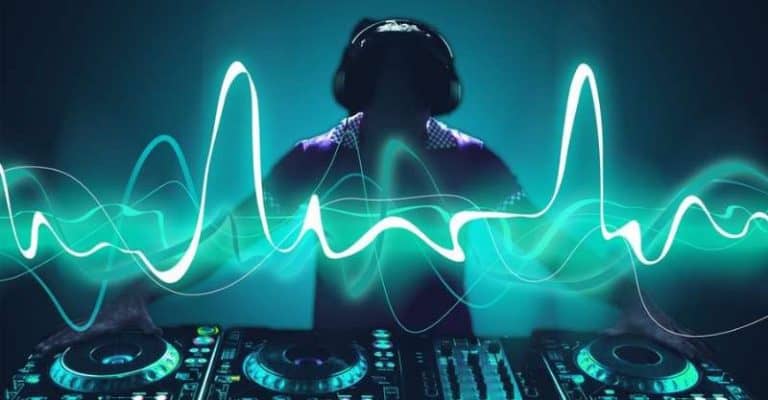 What is Techno Music? With 7 Examples, 5 Artists, and History - Music ...