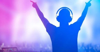 What Is R&B Music? With 7 Top Examples & History - Music Industry How To