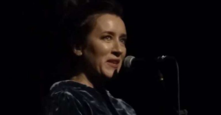 14 Famous Irish Singers, Some The Best Of All Time - Music Industry How To