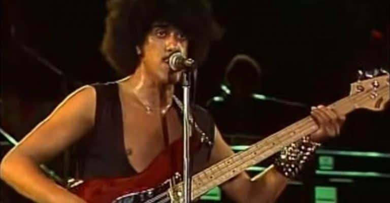 14 Famous Irish Singers, Some The Best Of All Time - Music Industry How To