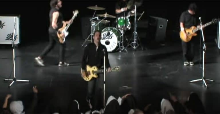 41 Emo Bands Of The 2000s - Music Industry How To