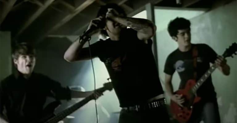 41 Emo Bands Of The 2000s - Music Industry How To