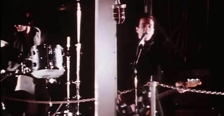 What Is Punk Music? With 9 Top Examples & History - Music Industry How To