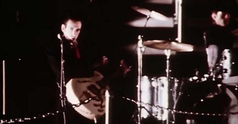 What Is Punk Music? With 9 Top Examples & History - Music Industry How To