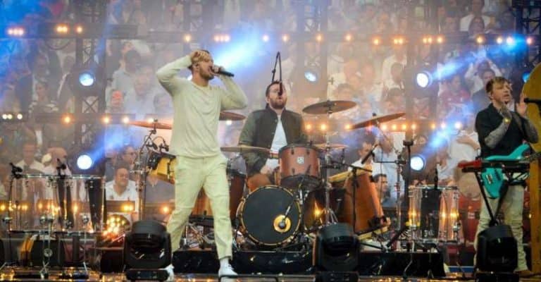 What Is Pop Rock Music? With 7 Top Examples & History - Music Industry ...