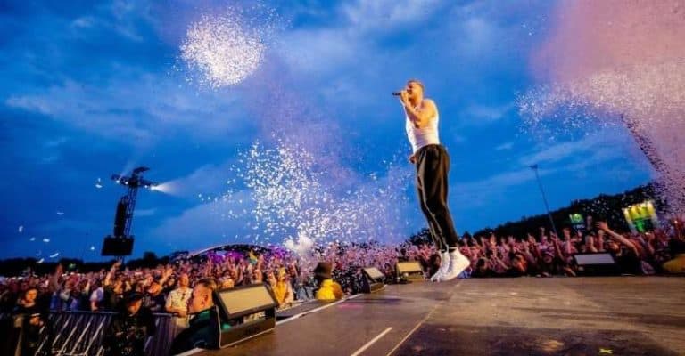 What Is Pop Rock Music? With 7 Top Examples & History - Music Industry ...