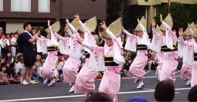 What Is Folk Dance? With 10 Top Examples & History - Music Industry How To