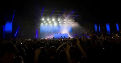 What Is EDM Music? With 7 Top Examples & History - Music Industry How To
