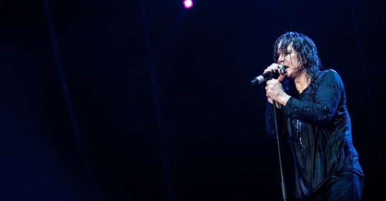 What Is Heavy Metal Music? With 9 Top Examples & History - Music ...