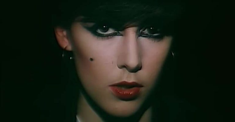 What Is Commercial Music? With 7 Top Examples & History - Music ...