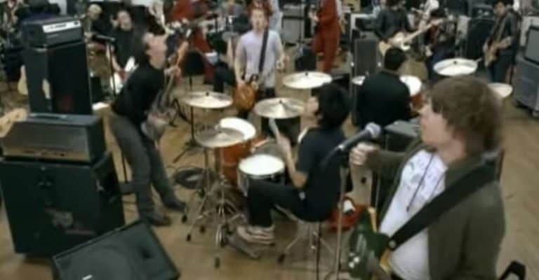 What Is Commercial Music? With 7 Top Examples & History - Music ...