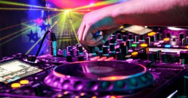 What Does A Disc Jockey Do? With 6 Real Examples - Music Industry How To