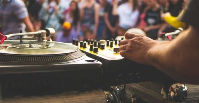 What Does A Disc Jockey Do? With 6 Real Examples - Music Industry How To