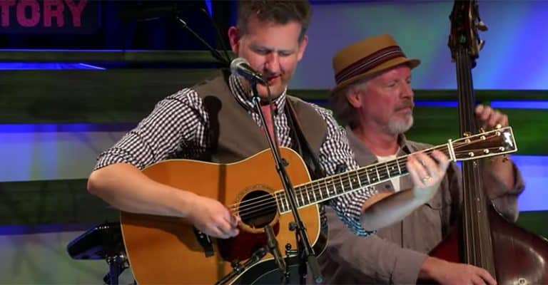 31 Best Bluegrass Guitarists - Music Industry How To