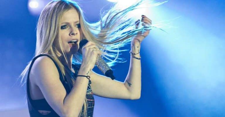 19 Best Female Singers With Low Voices - Music Industry How To