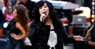 19 Best Female Singers With Low Voices - Music Industry How To