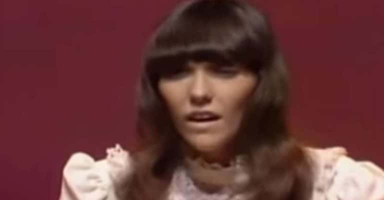 19 Best Female Singers With Low Voices - Music Industry How To