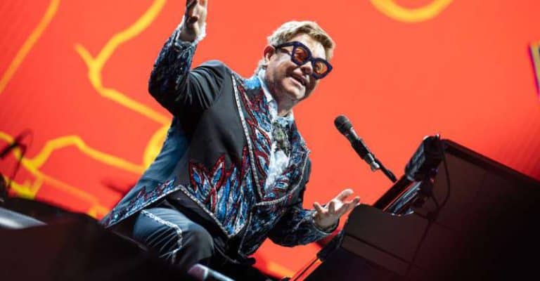 25 Best Singers With Perfect Pitch - Music Industry How To