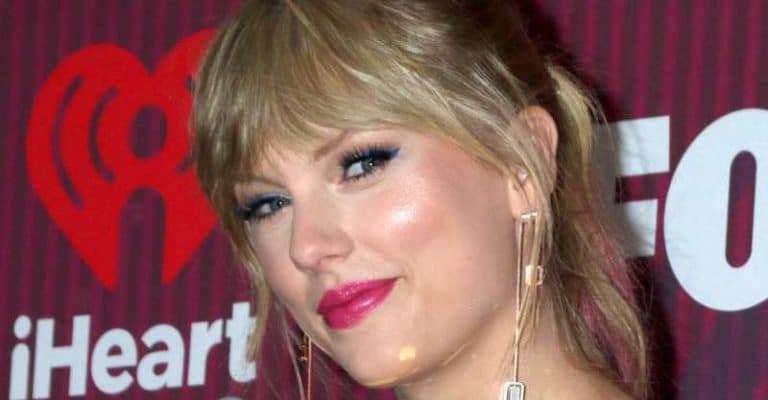 Who Writes Taylor Swift Songs? With Examples - Music Industry How To