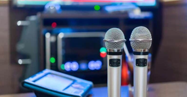 Korean Karaoke, About Noraebang & 11 Best Songs To Sing - Music ...