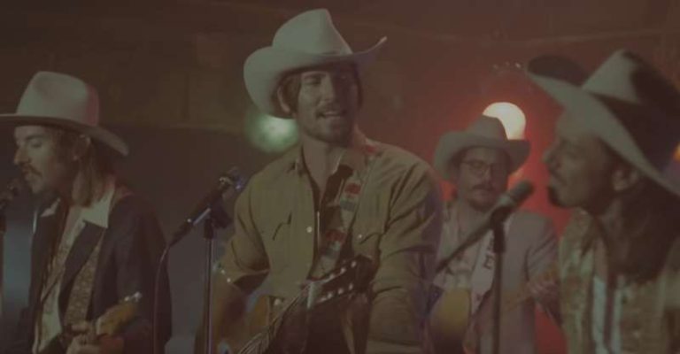 35 Best Country Songs About Dancing - Music Industry How To