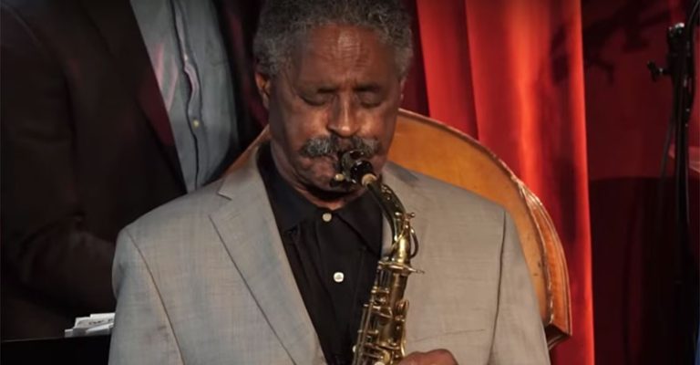 53 Best Saxophone Players, All Very Famous - Music Industry How To
