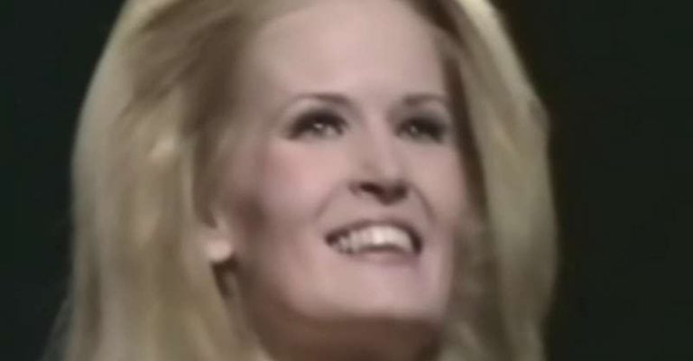 27 Best Female Country Singers Of The 70s - Music Industry How To