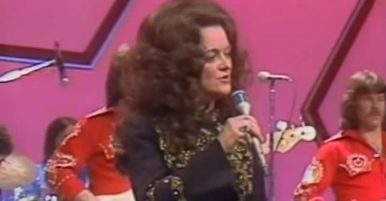 27 Best Female Country Singers Of The 70s - Music Industry How To