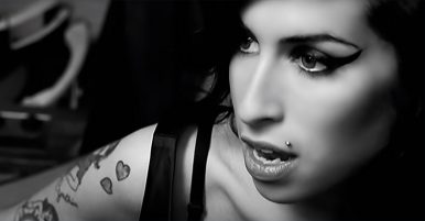 19 Best Female Singers With Low Voices - Music Industry How To