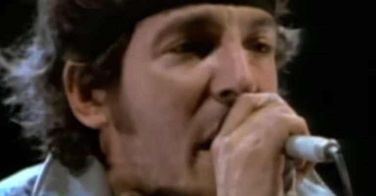 30 Best American Male Singers - Music Industry How To