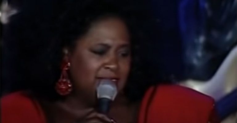 15 Best Female R&B Singers Of The 70s - Music Industry How To